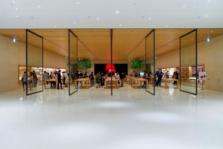 Customer Experience: Winning Over Customers The Apple Way